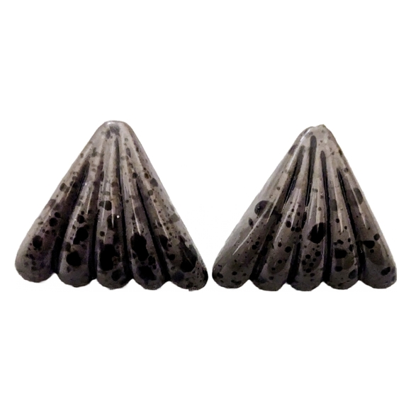 Vintage | Jewelry | Vintage Clamshell Texture Triangle Gray Color W ...